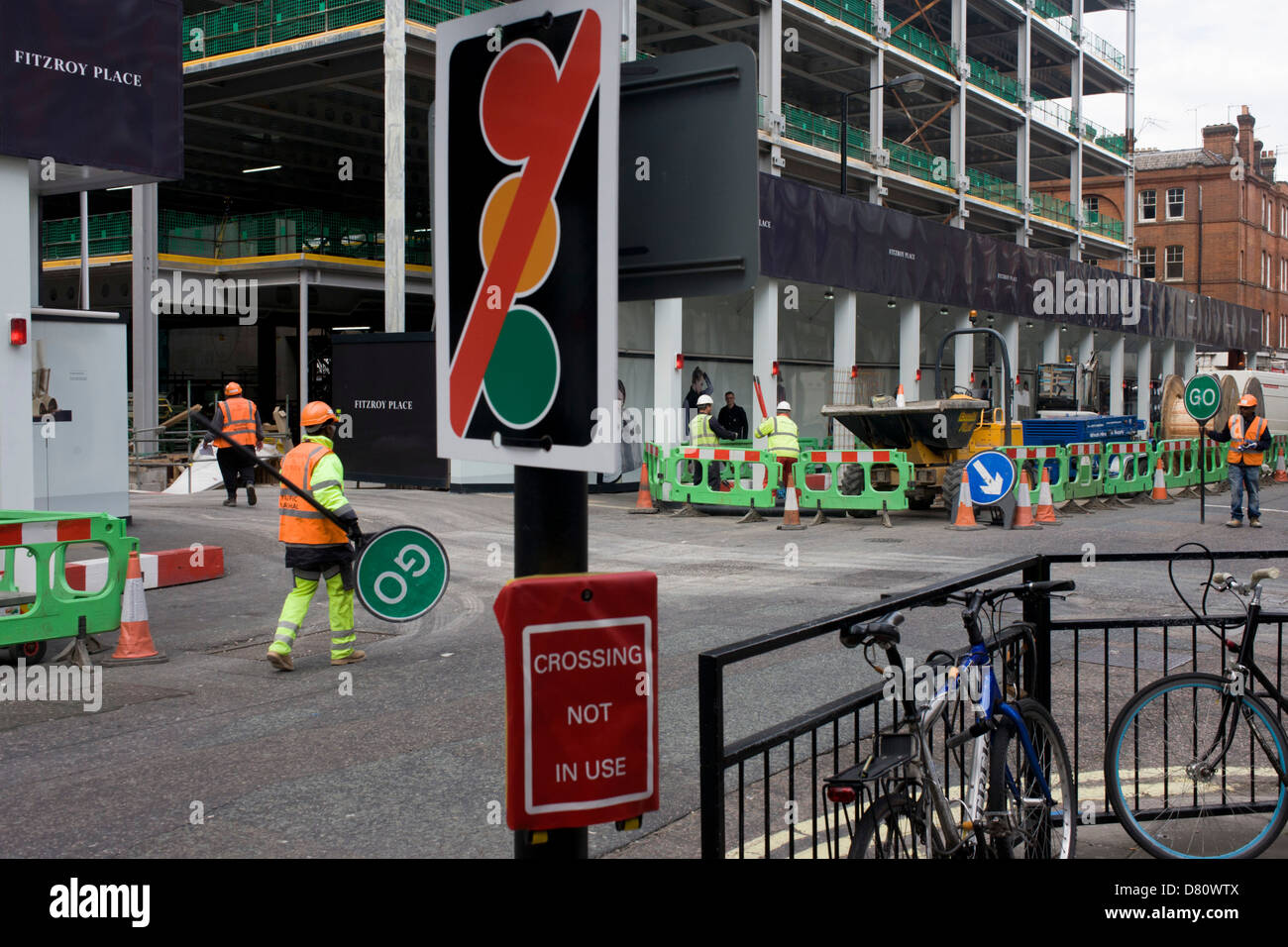 Construction workmen stop go sign hi-res stock photography and images ...