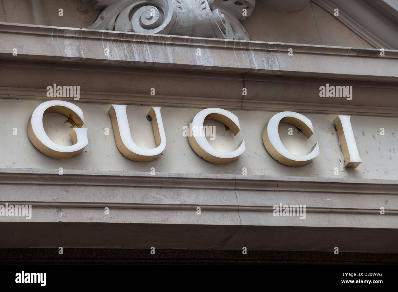 Sign for high end fashion and exclusive brand Gucci Stock Photo - Alamy