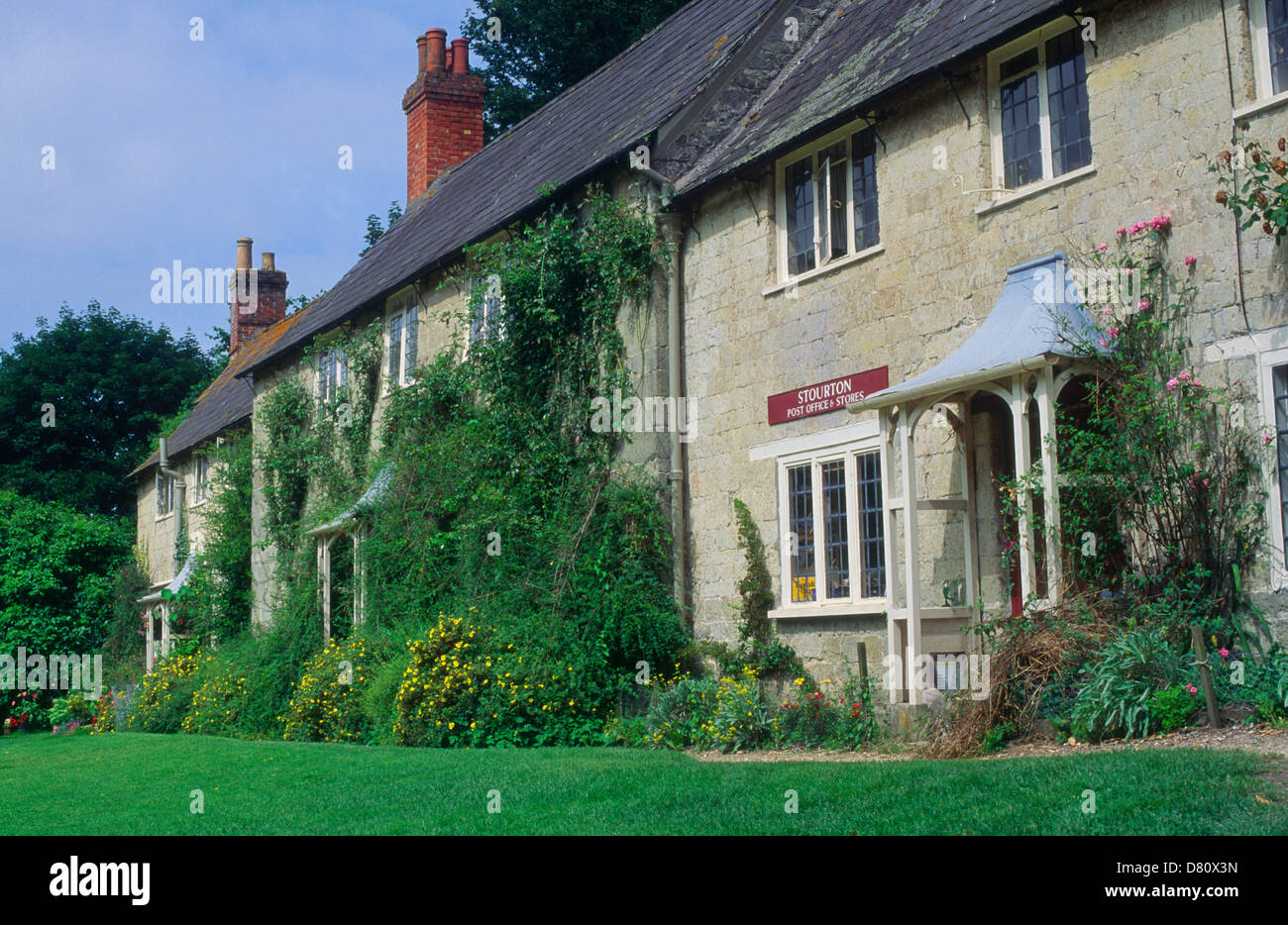 Stourton post office and stores shop hi-res stock photography and ...