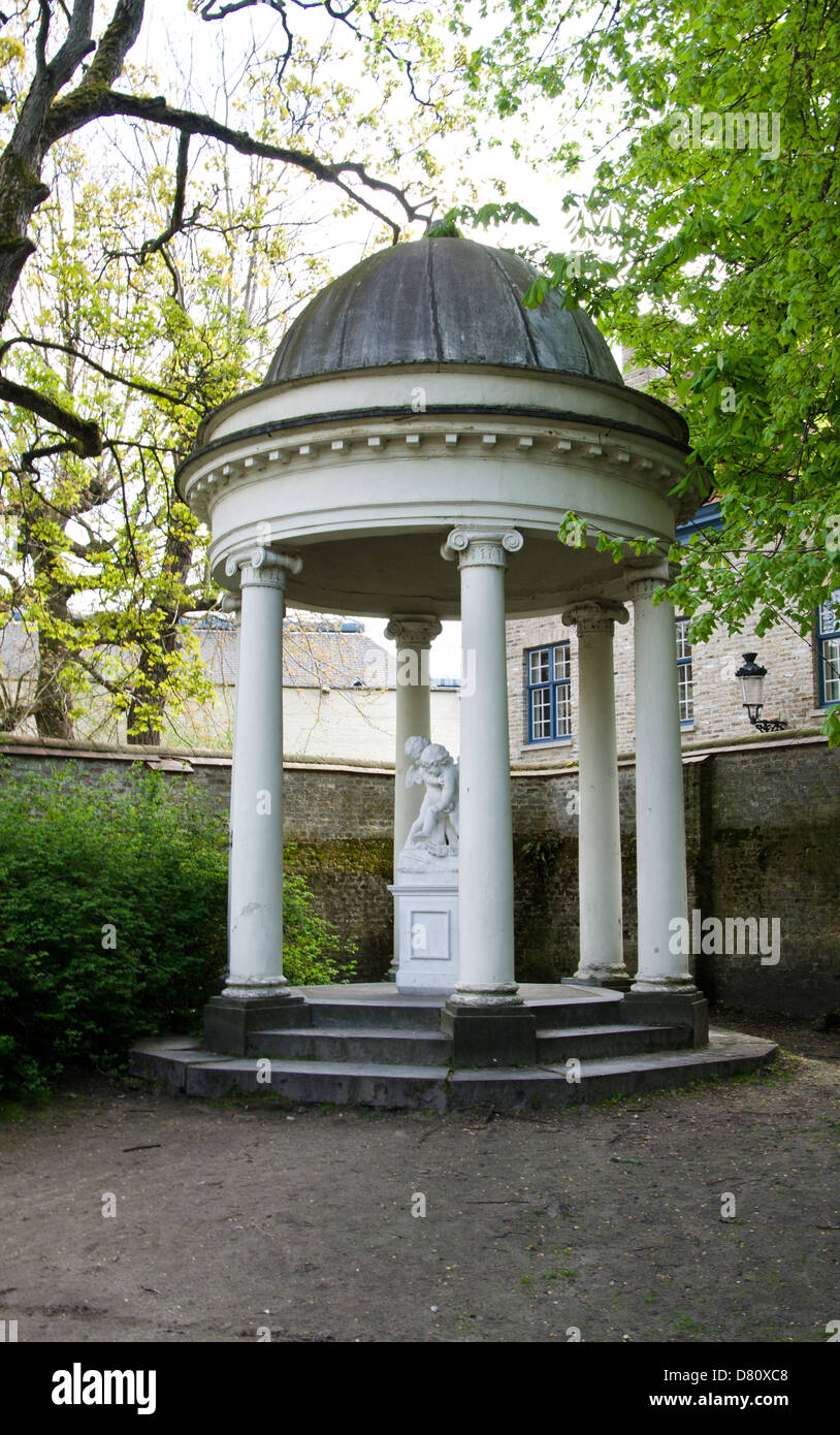 Chinese arbour hi-res stock photography and images - Alamy