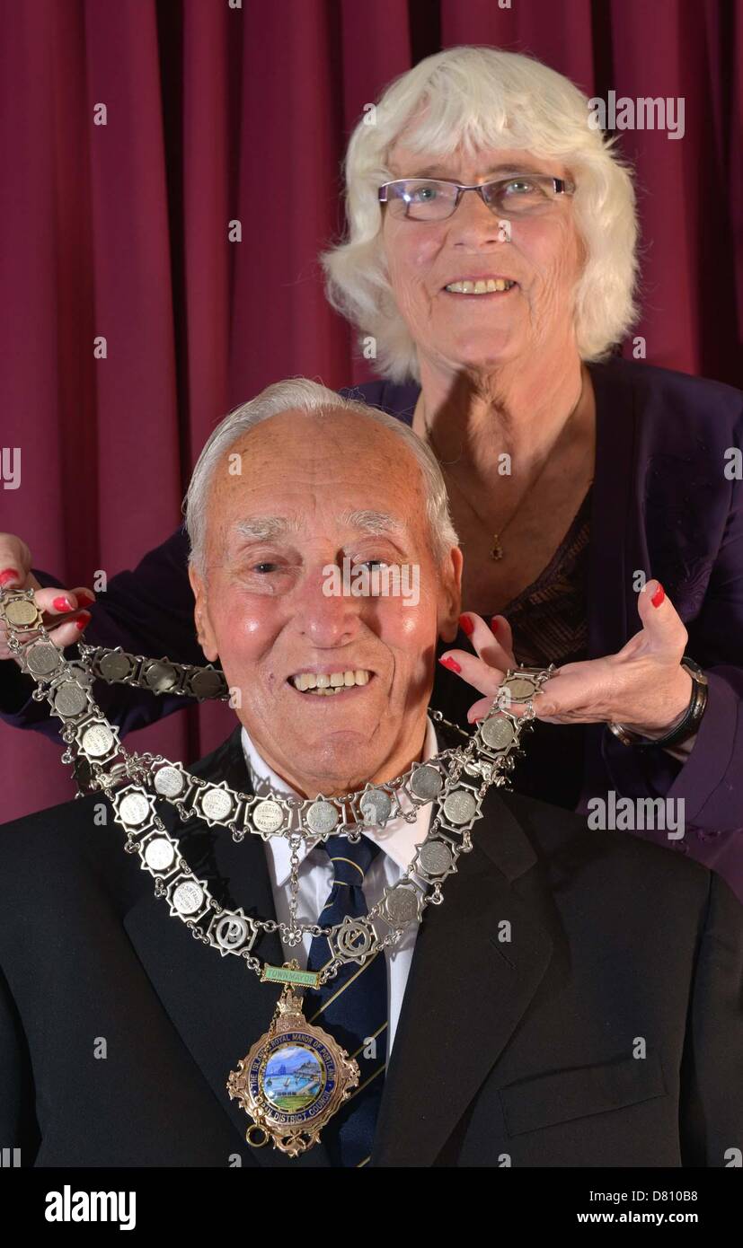 Mayor chain of office hi-res stock photography and images - Alamy