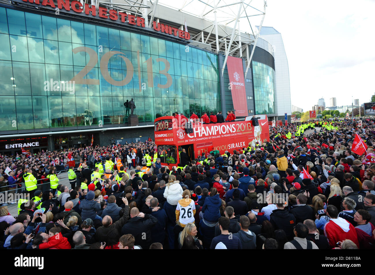 Players of Manchester United celebrate 20th league win during an open ...