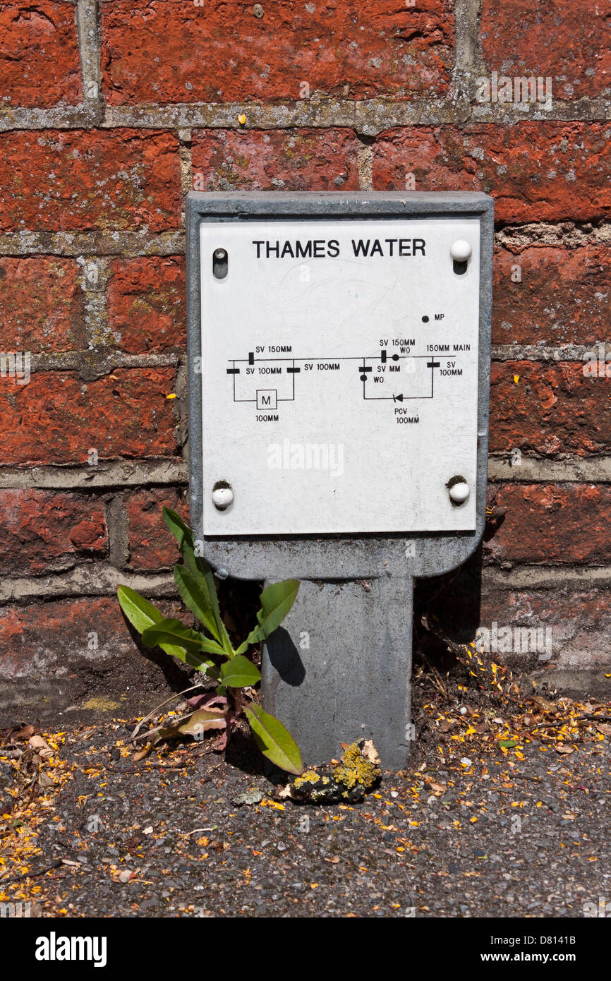 Water hydrant sign hi-res stock photography and images - Alamy