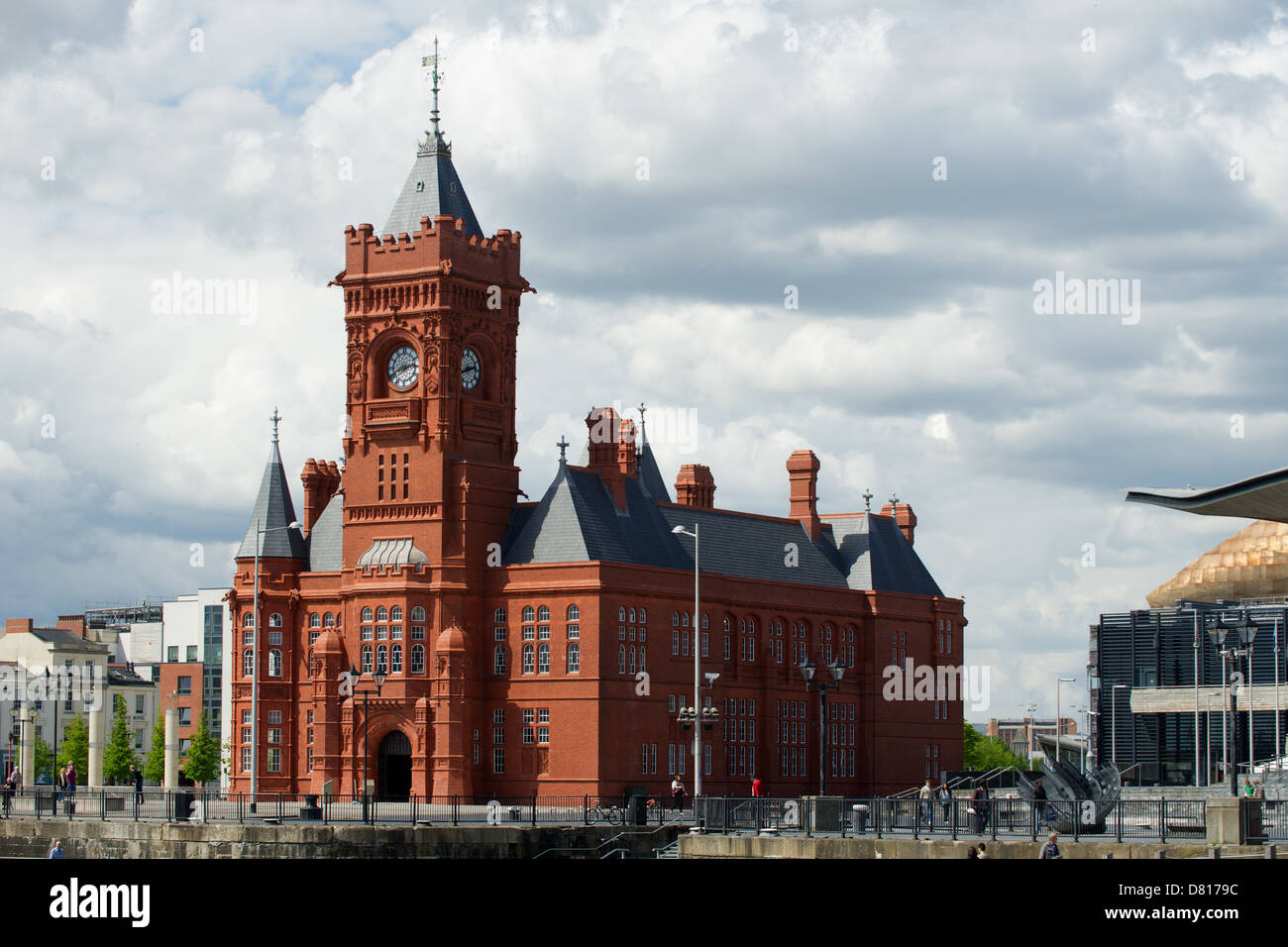 Cardiff bay pierhead hi-res stock photography and images - Alamy