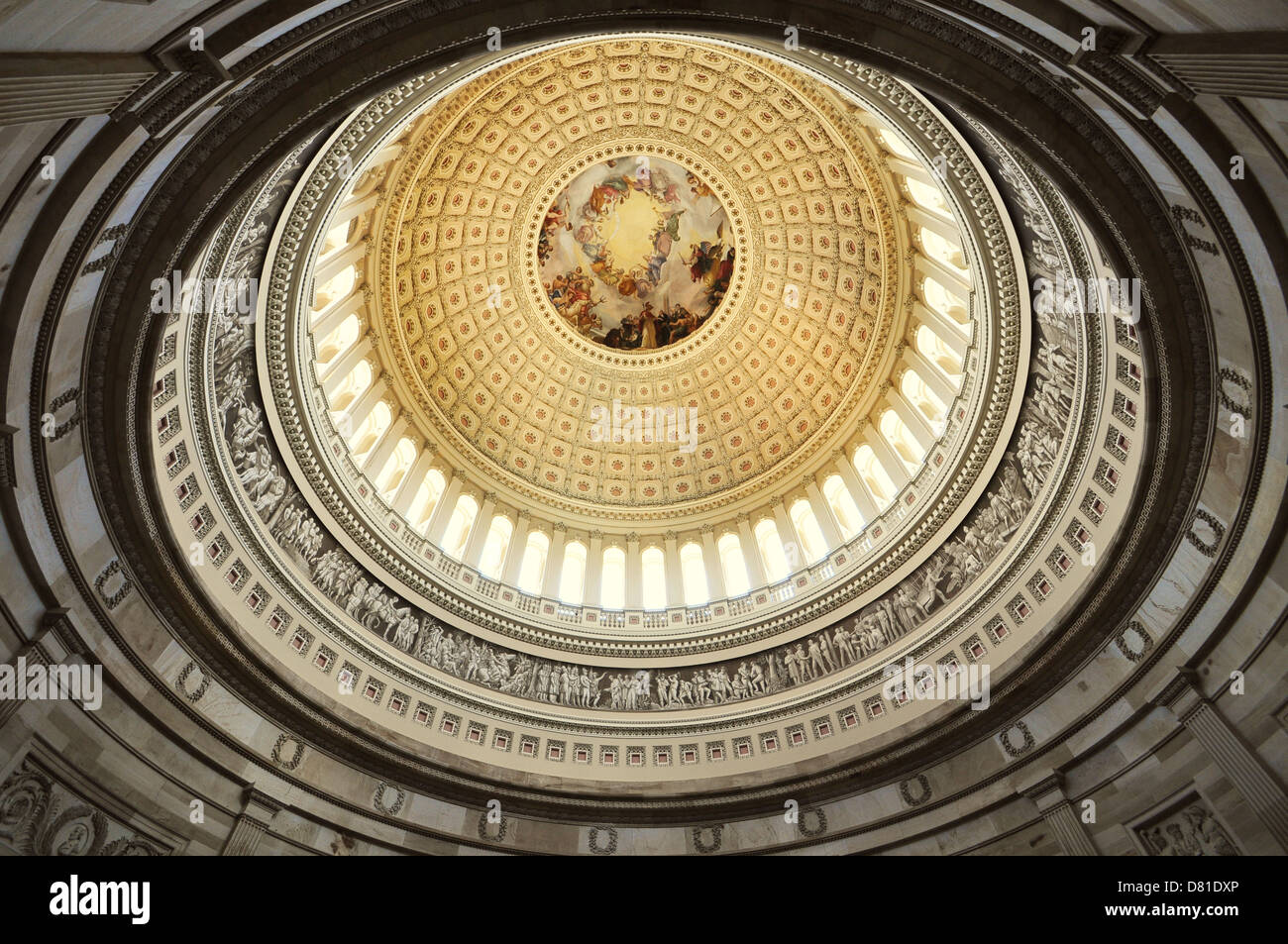 Inside us capitol rotunda of us capitol hi-res stock photography and ...