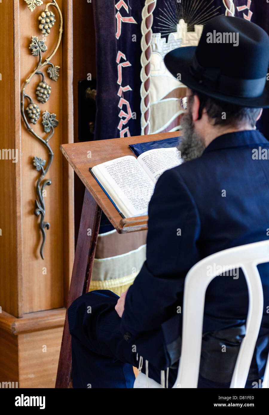 Torah study hi-res stock photography and images - Alamy