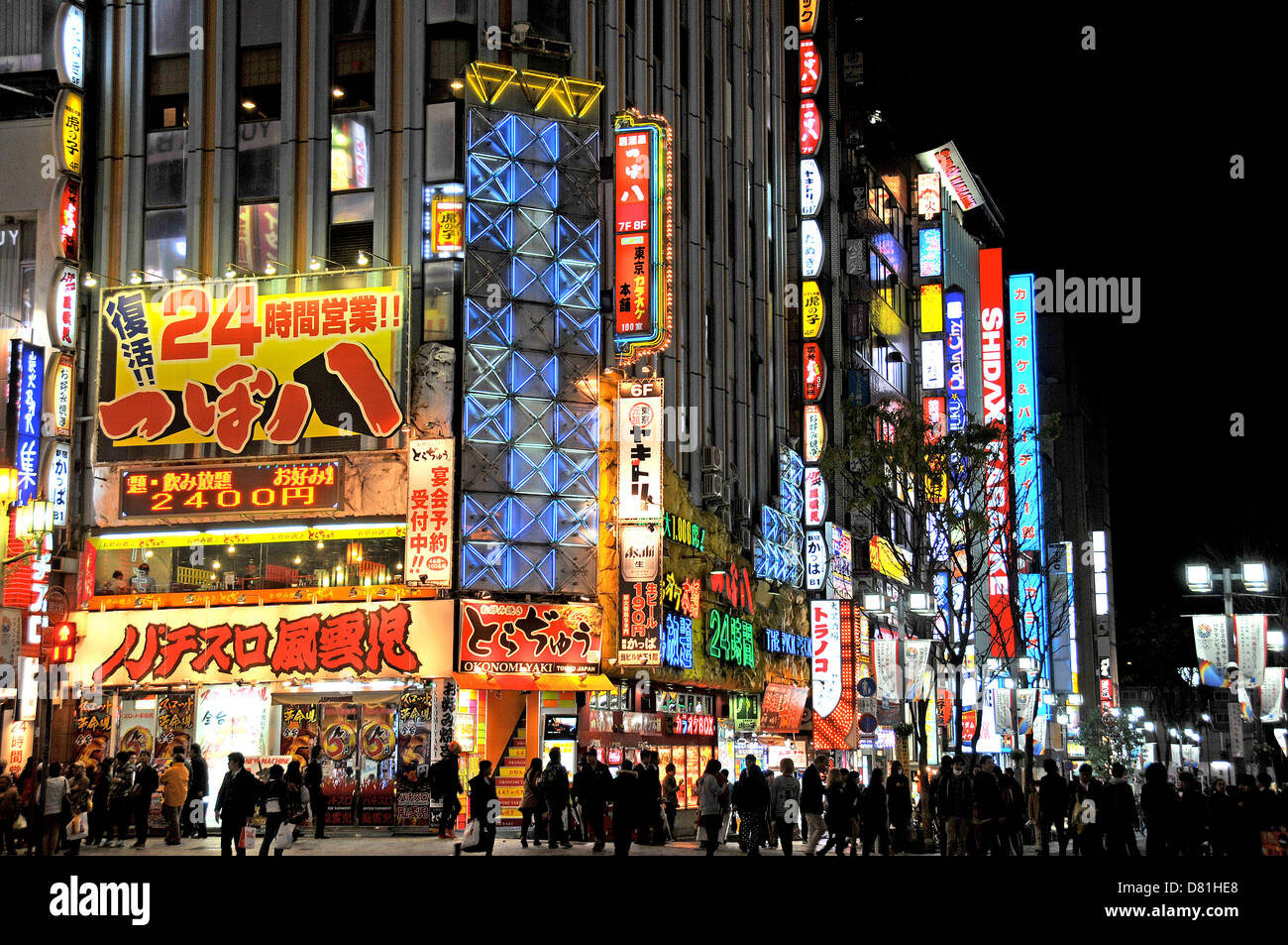 street scene by night Shinjuku Tokyo Japan Asia Stock Photo - Alamy
