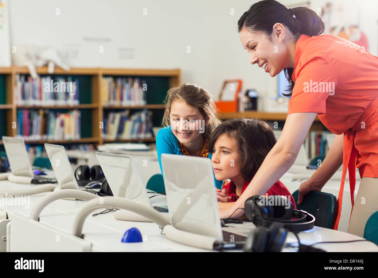 Teacher smiling children in library hi-res stock photography and images ...