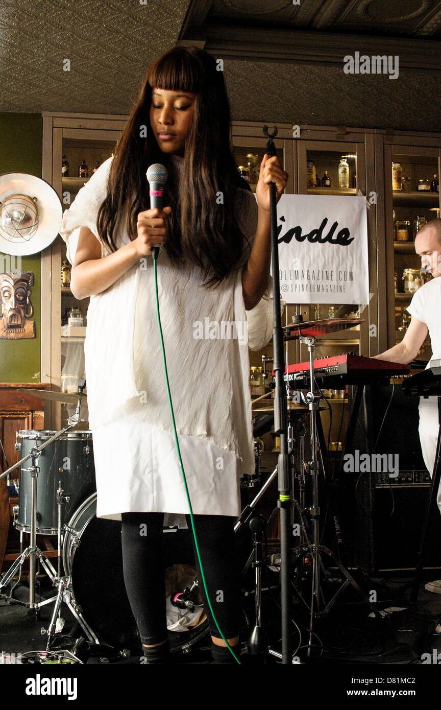 Vv singer hi-res stock photography and images - Alamy