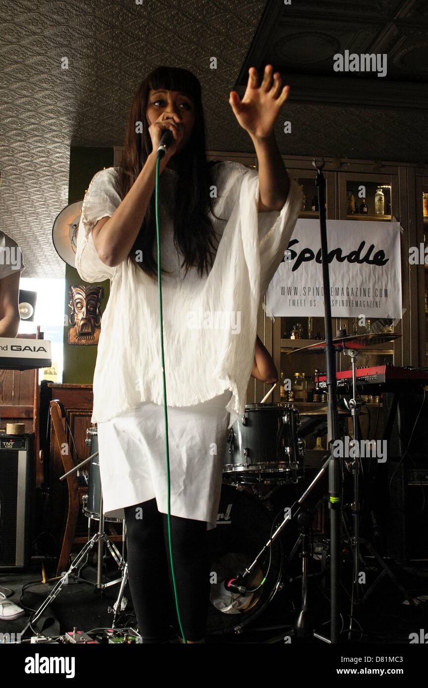 Vv singer hi-res stock photography and images - Alamy