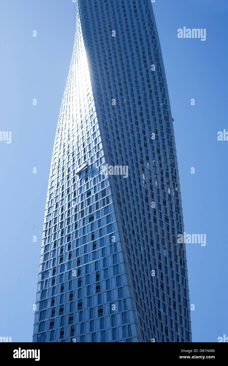 Cayan infinity tower dubai hi-res stock photography and images - Alamy