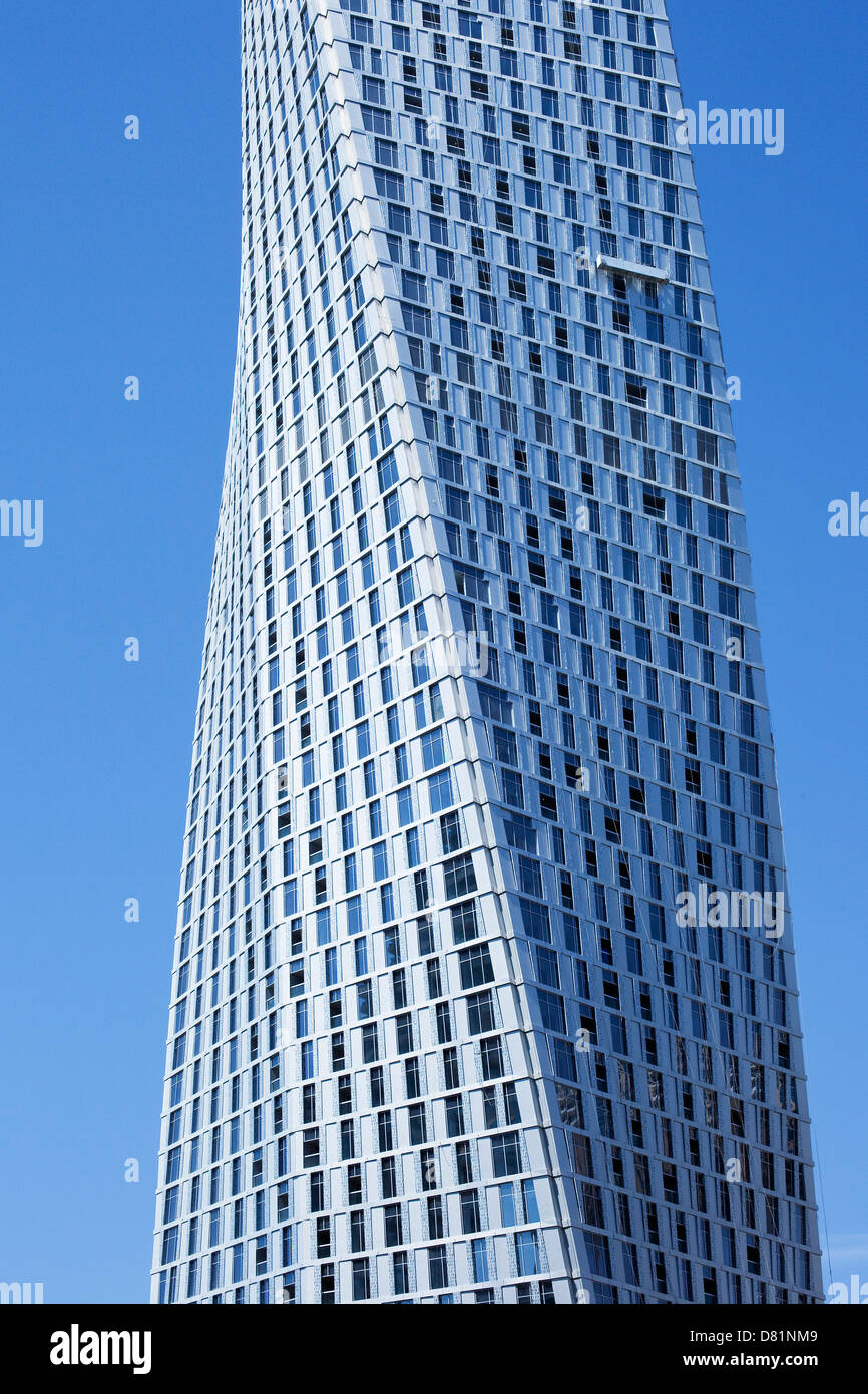 Infinity Tower, Dubai, United Arab Emirates. Architect: Skidmore ...