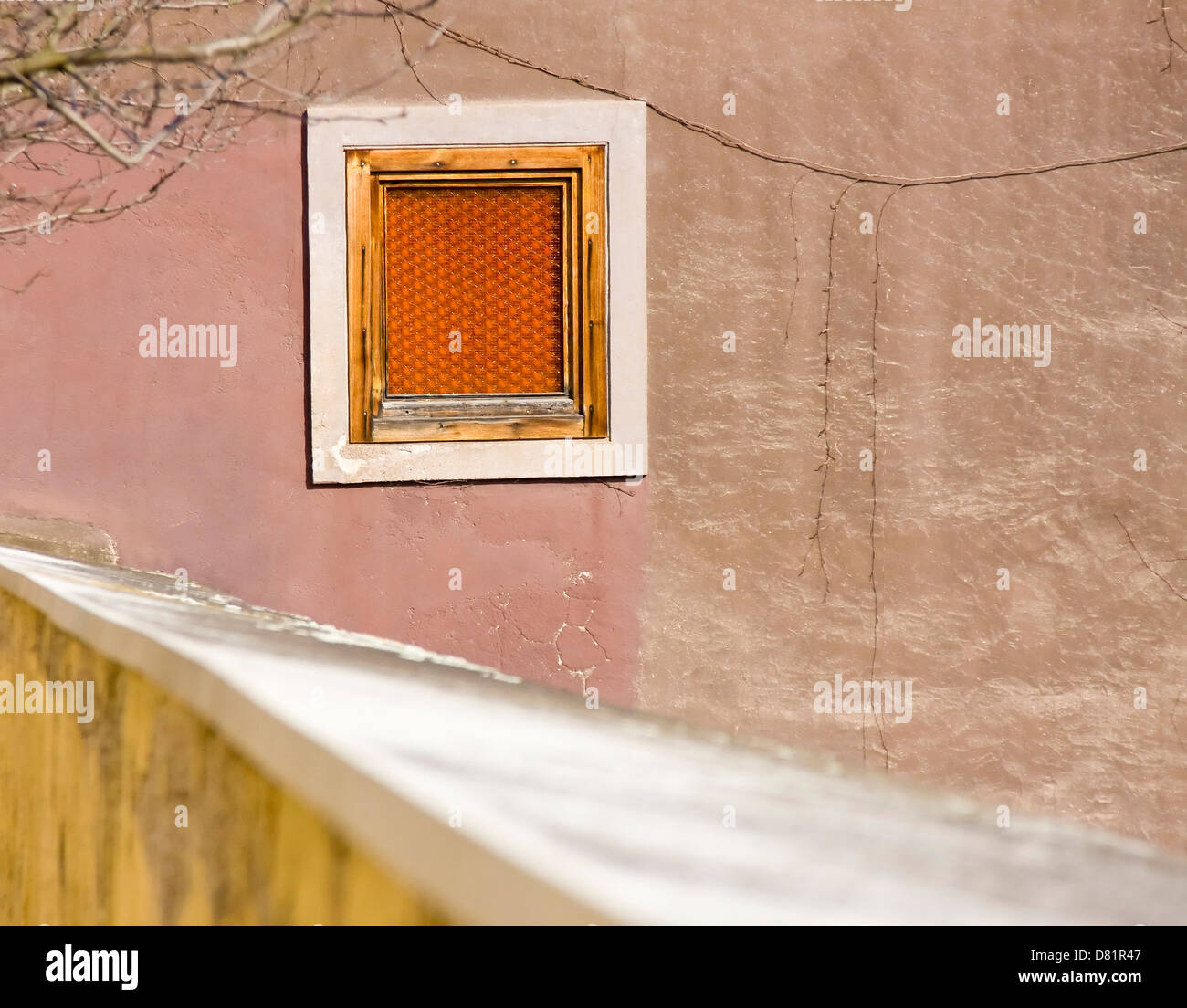 Battered wall hi-res stock photography and images - Alamy