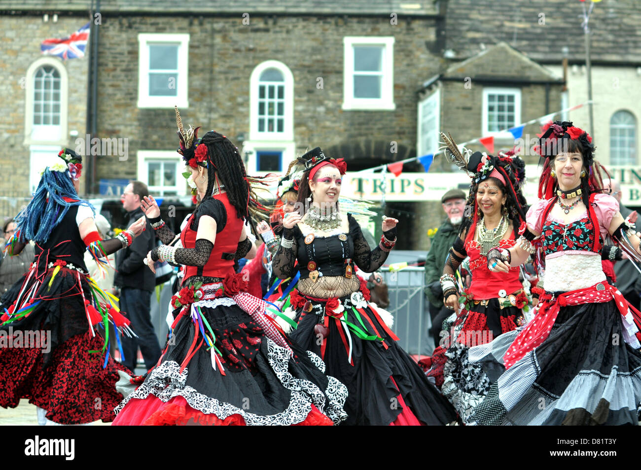 Belly dancing troupe hi-res stock photography and images - Alamy