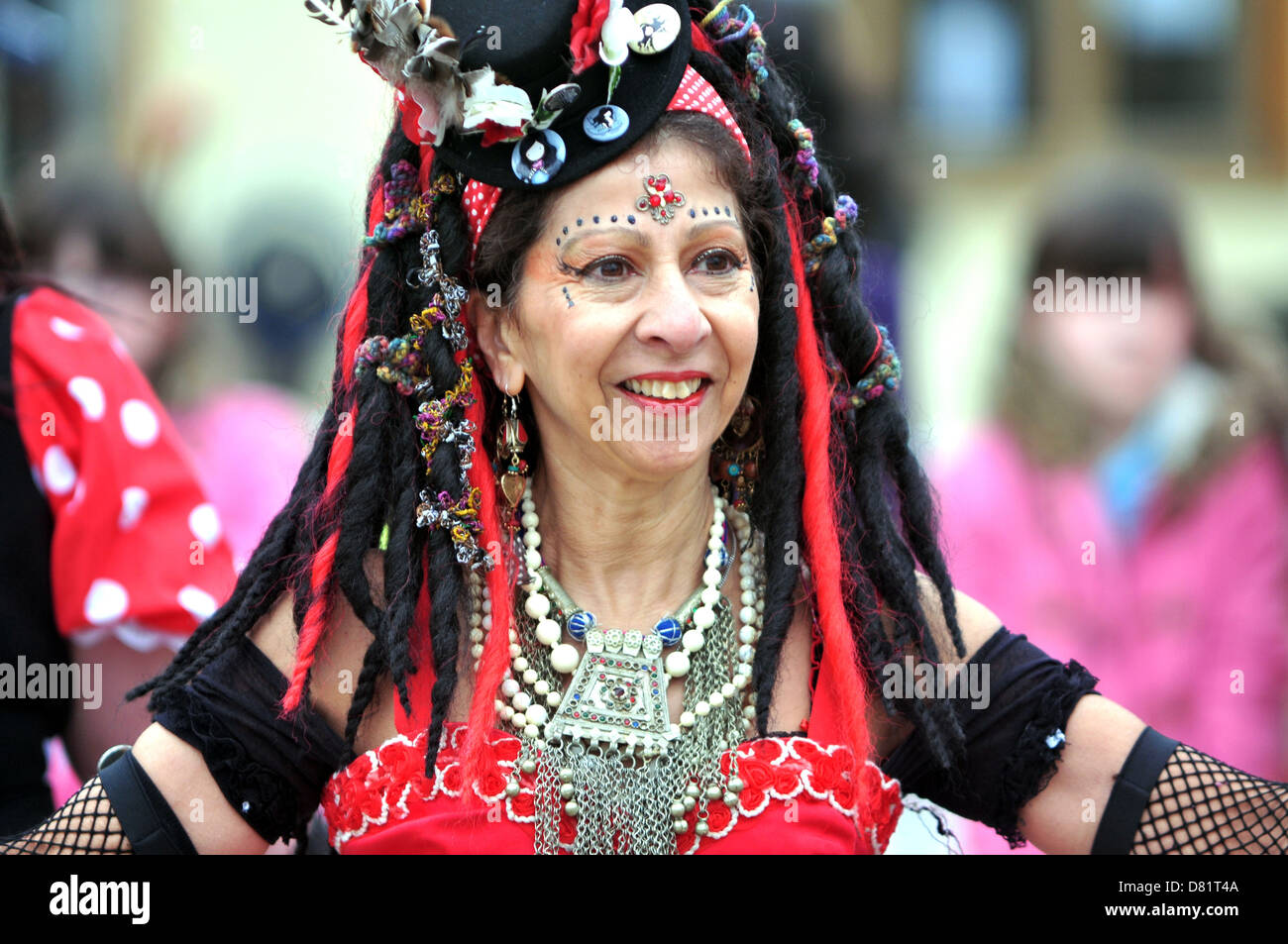 Costume belly dance hi-res stock photography and images - Alamy