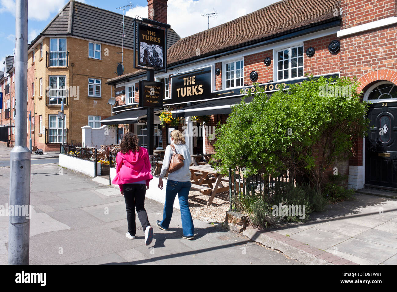 Pub exterior in Reading, Berkshire Stock Photo - Alamy