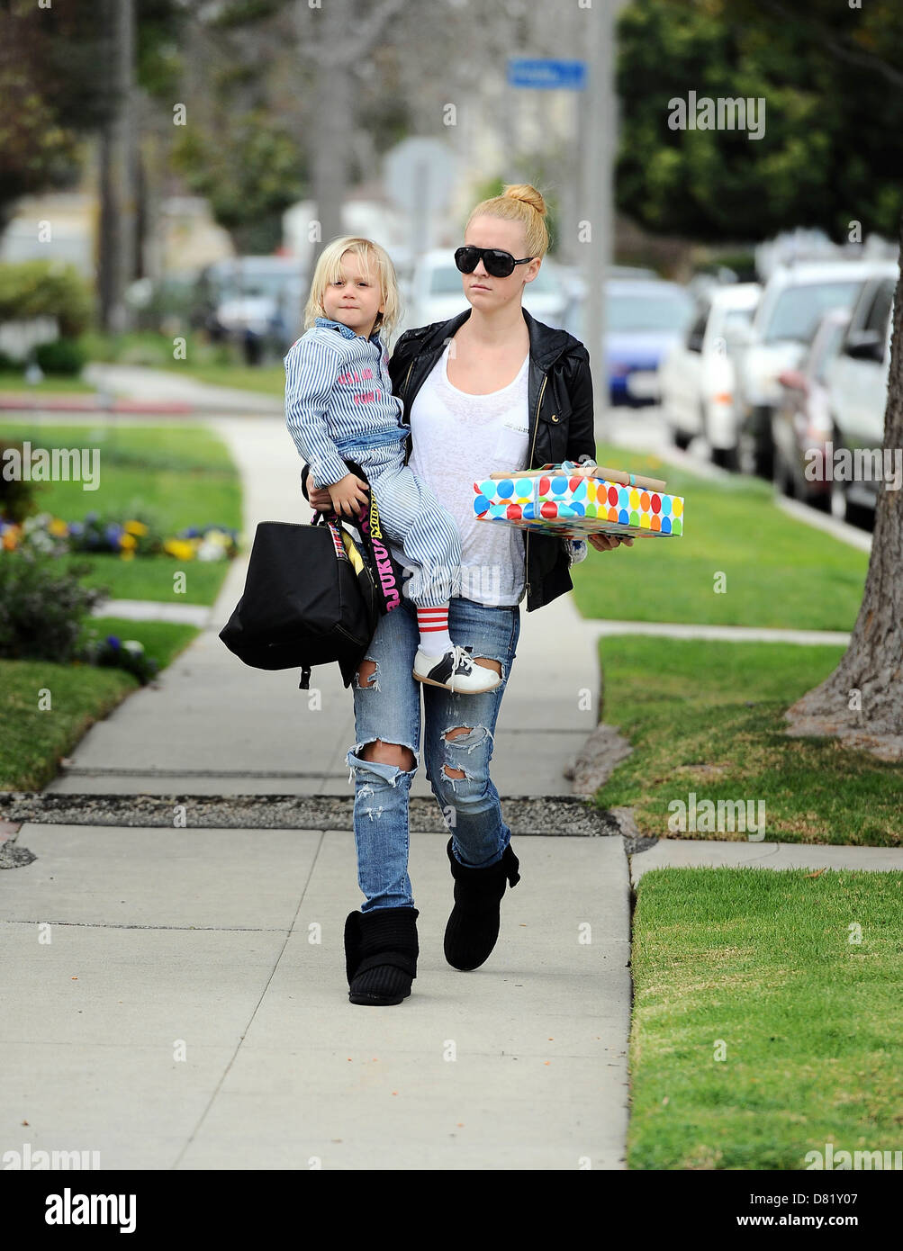 Gwen Stefani and her son Zuma Rossdale head for a birthday party in ...