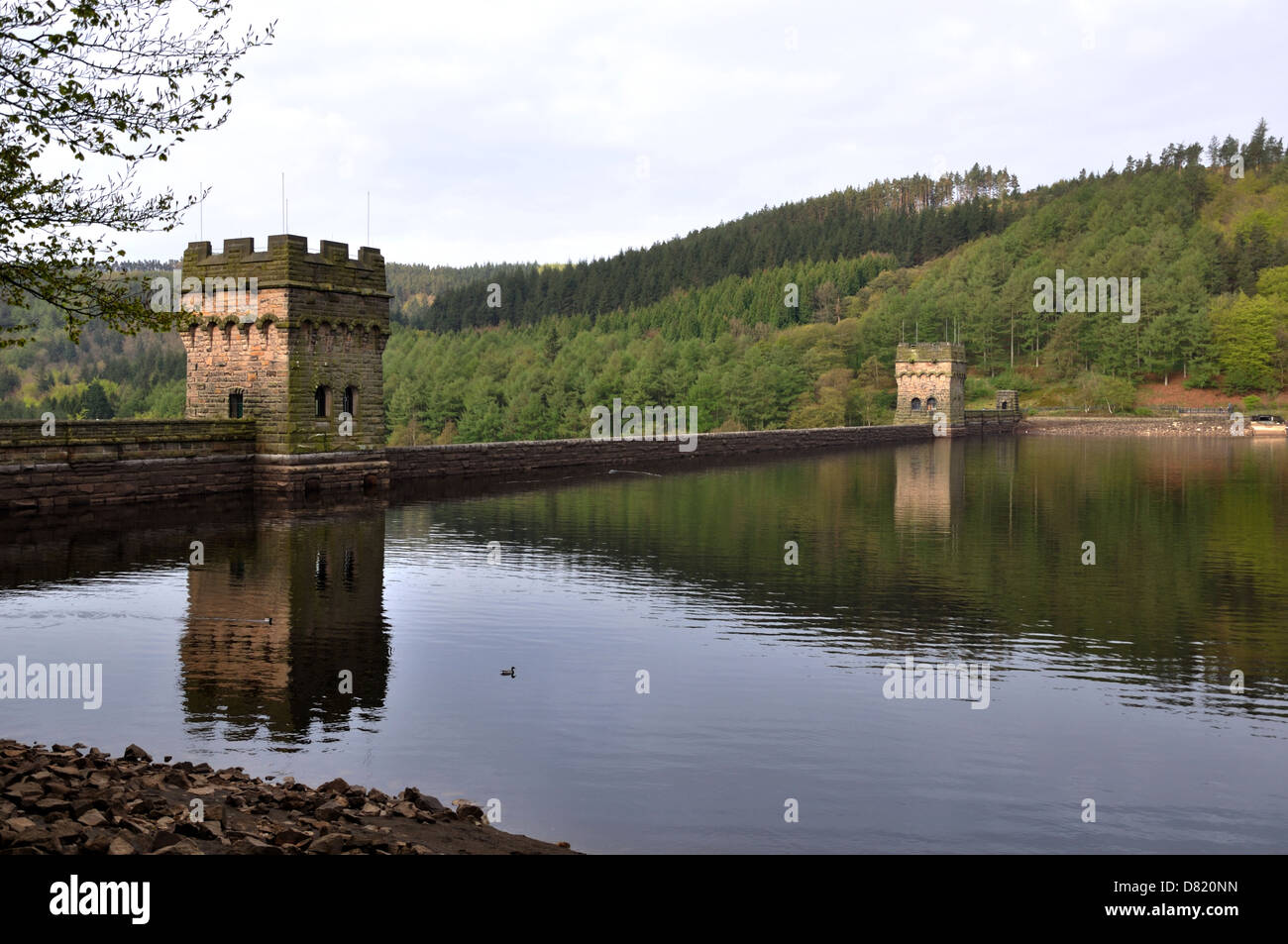 Derwent dam derwent reservoir derbyshire hi-res stock photography and ...