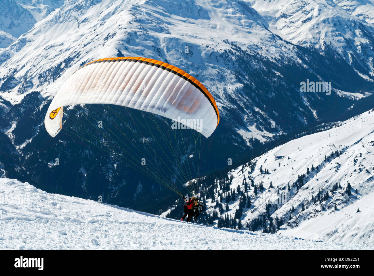 Tandem paragliding austria hi-res stock photography and images - Alamy