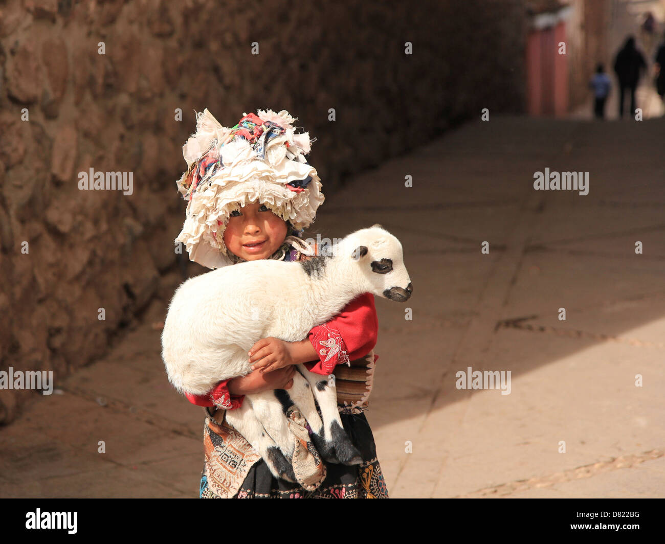 Peru girl peruvian indigenous hi-res stock photography and images - Alamy