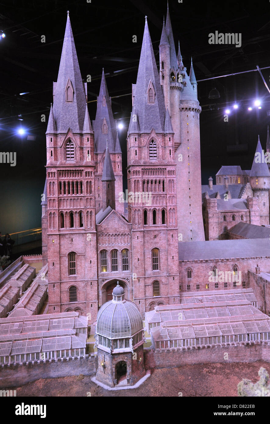 The Making of Harry Potter - Hogwarts Castle scale model media viewing ...