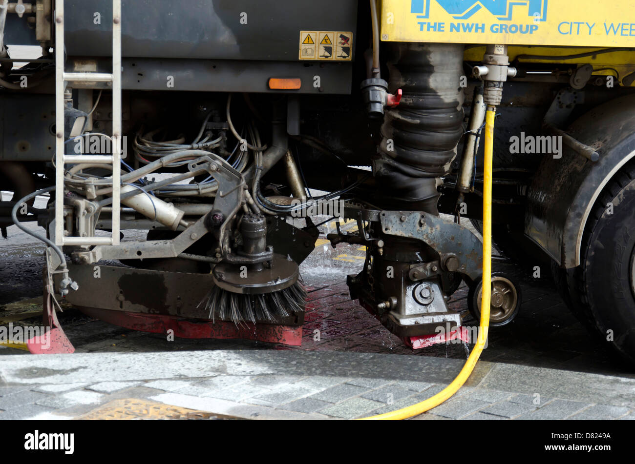 Track levelling and polishing for the controversial Edinburgh Tram ...