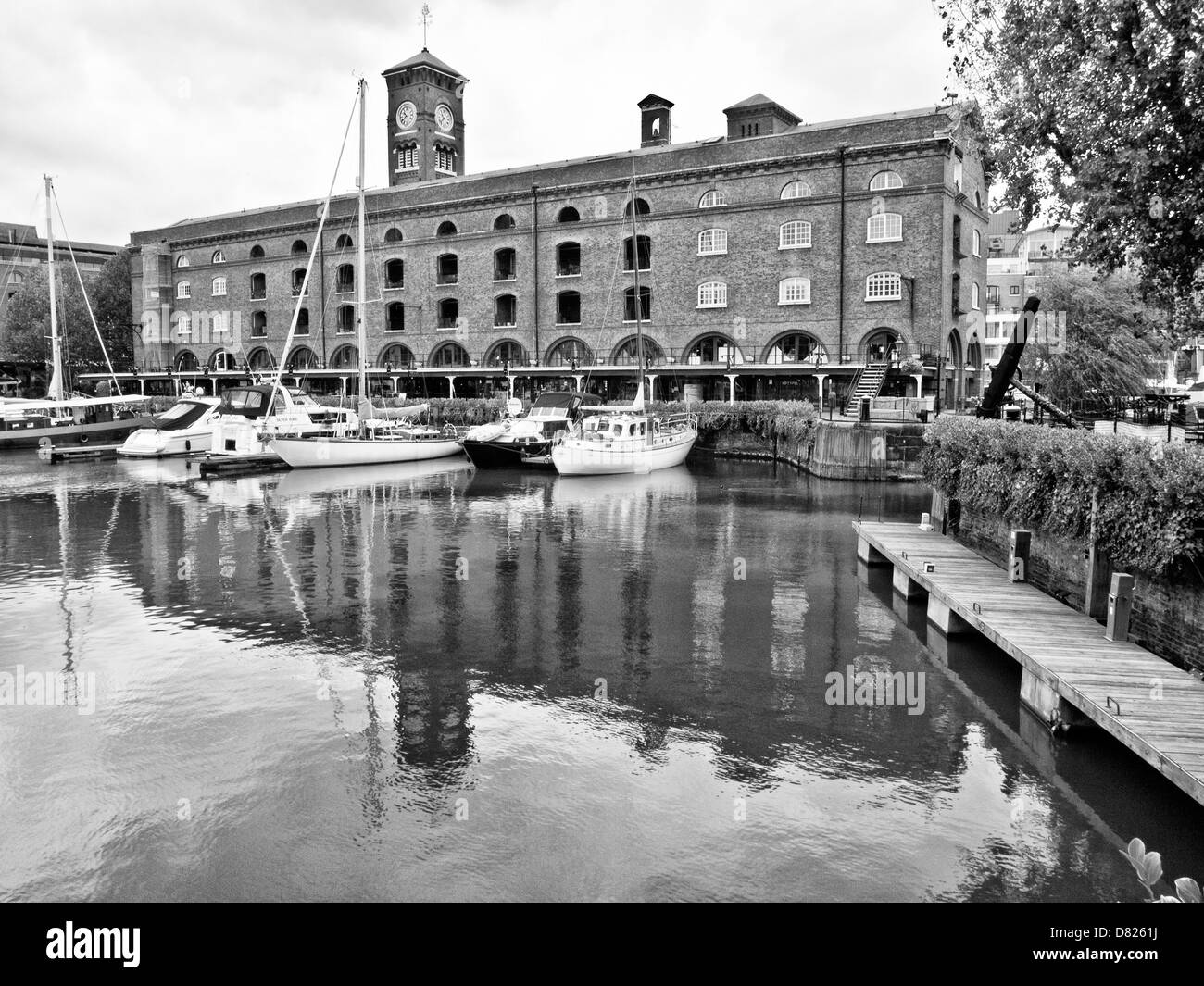 Black and white london docks hi-res stock photography and images - Alamy