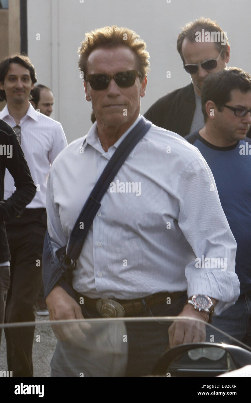 Arnold Schwarzenegger leaves Cafe Roma with his arm in a sling ...
