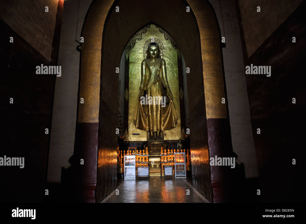 east facing standing buddha inside the Ananda temple Stock Photo - Alamy