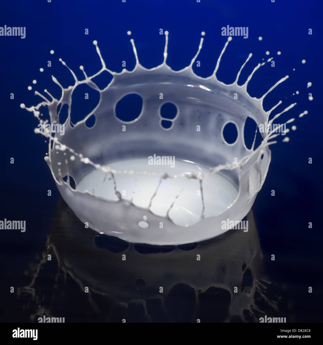 Milk splash crown hi-res stock photography and images - Alamy