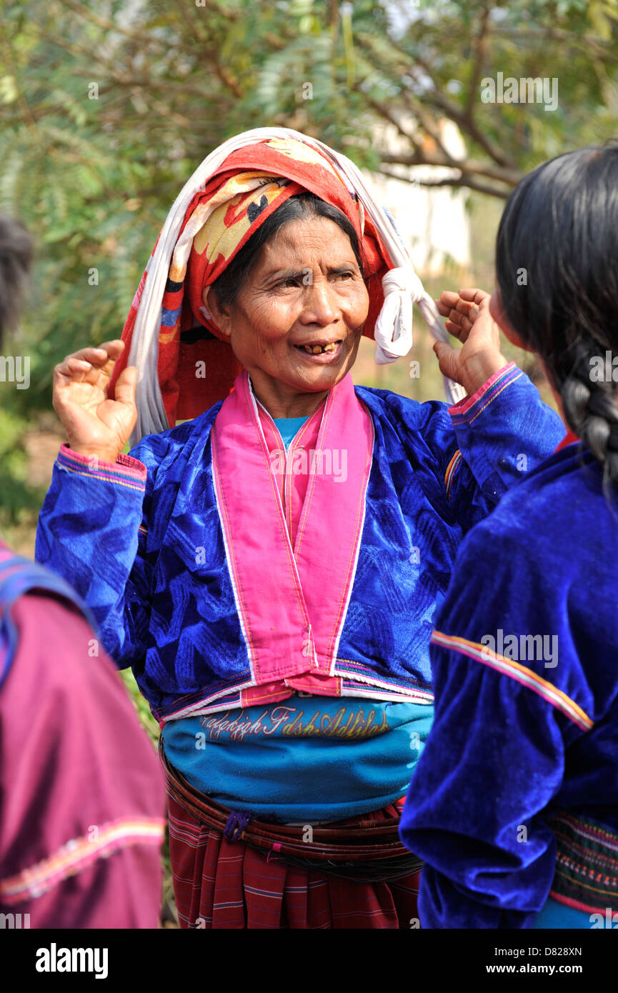 dressed up Palaung woman Stock Photo - Alamy
