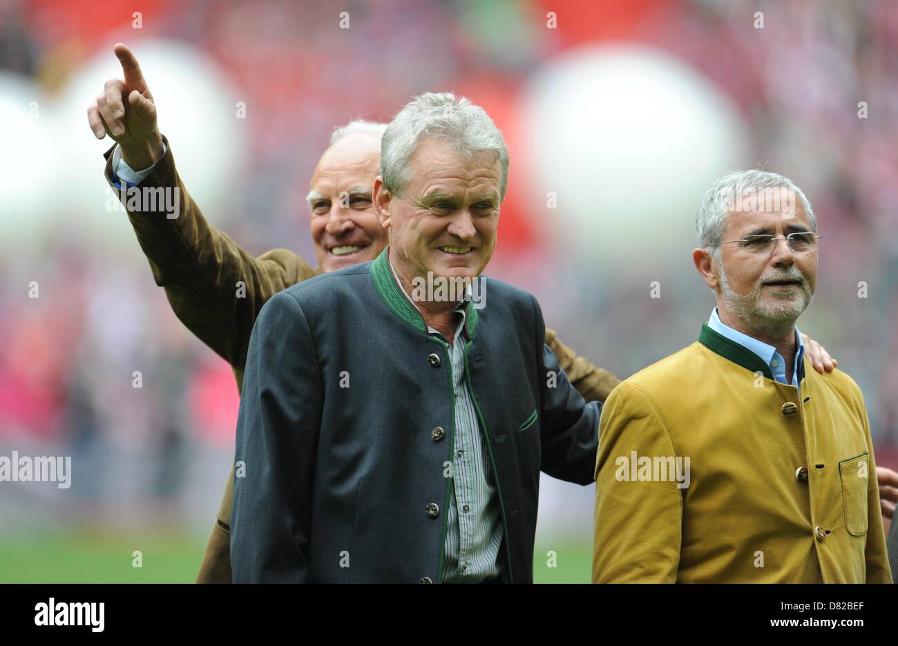 Former Munich players Franz Roth (l-r), Sepp Maier and Gerd Mueller ...