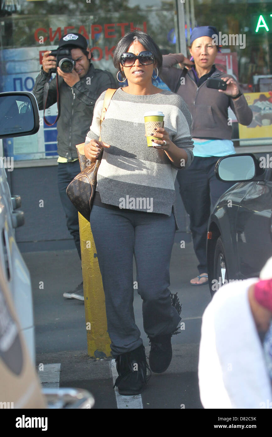 Nia Long returns to her car after shopping for groceries at Wholefoods ...