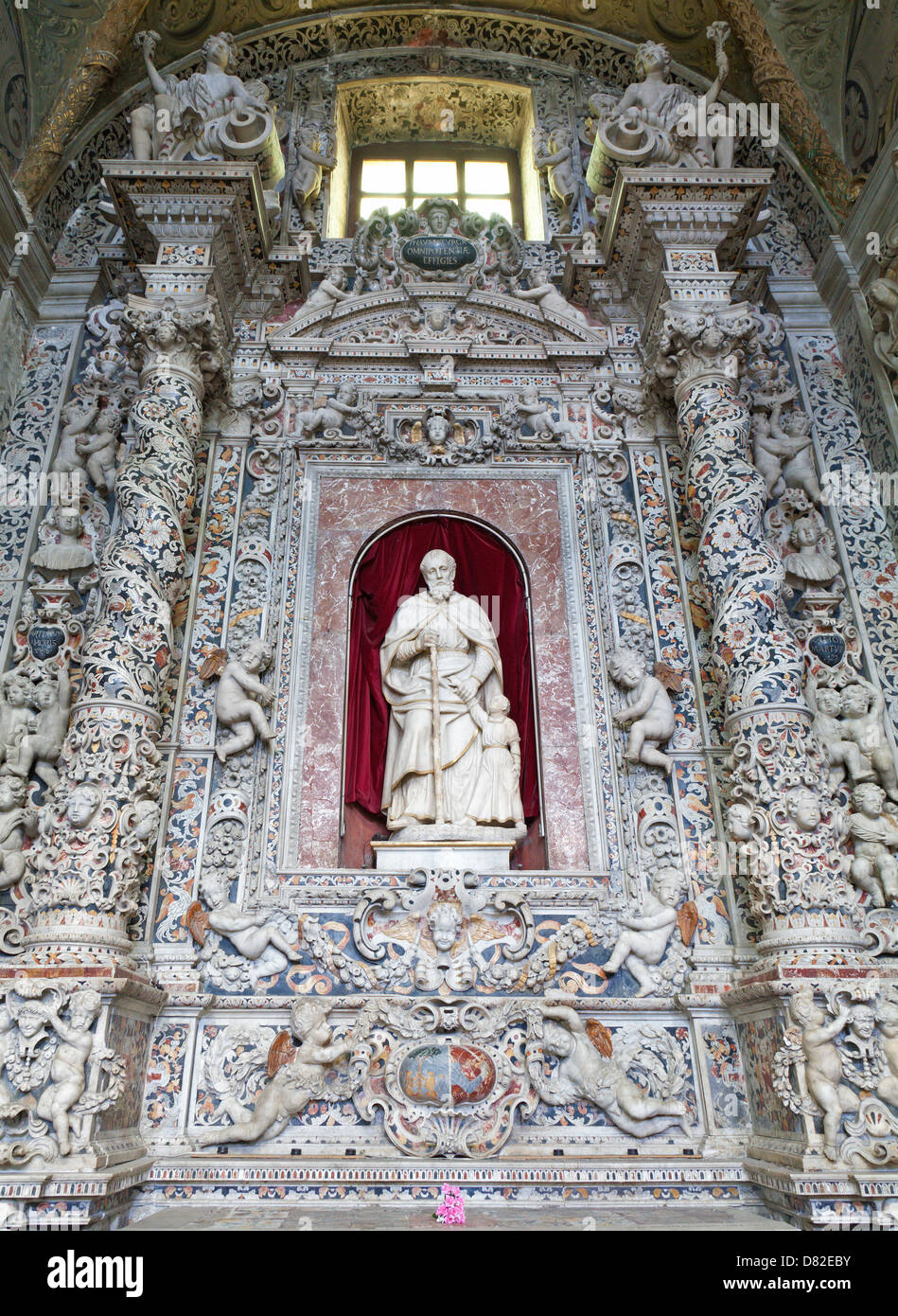 Baroque altar hi-res stock photography and images - Alamy