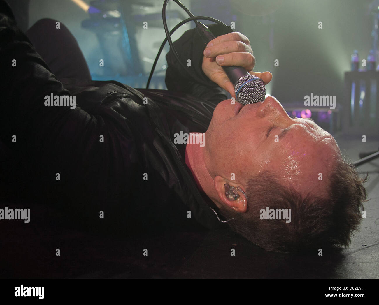 Jim Kerr Simple Minds performing at the Casino de Paris Paris, France ...