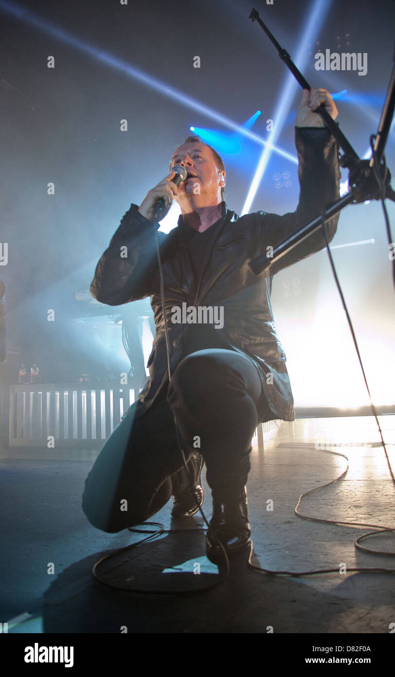 Jim Kerr Simple Minds performing at the Casino de Paris Paris, France ...