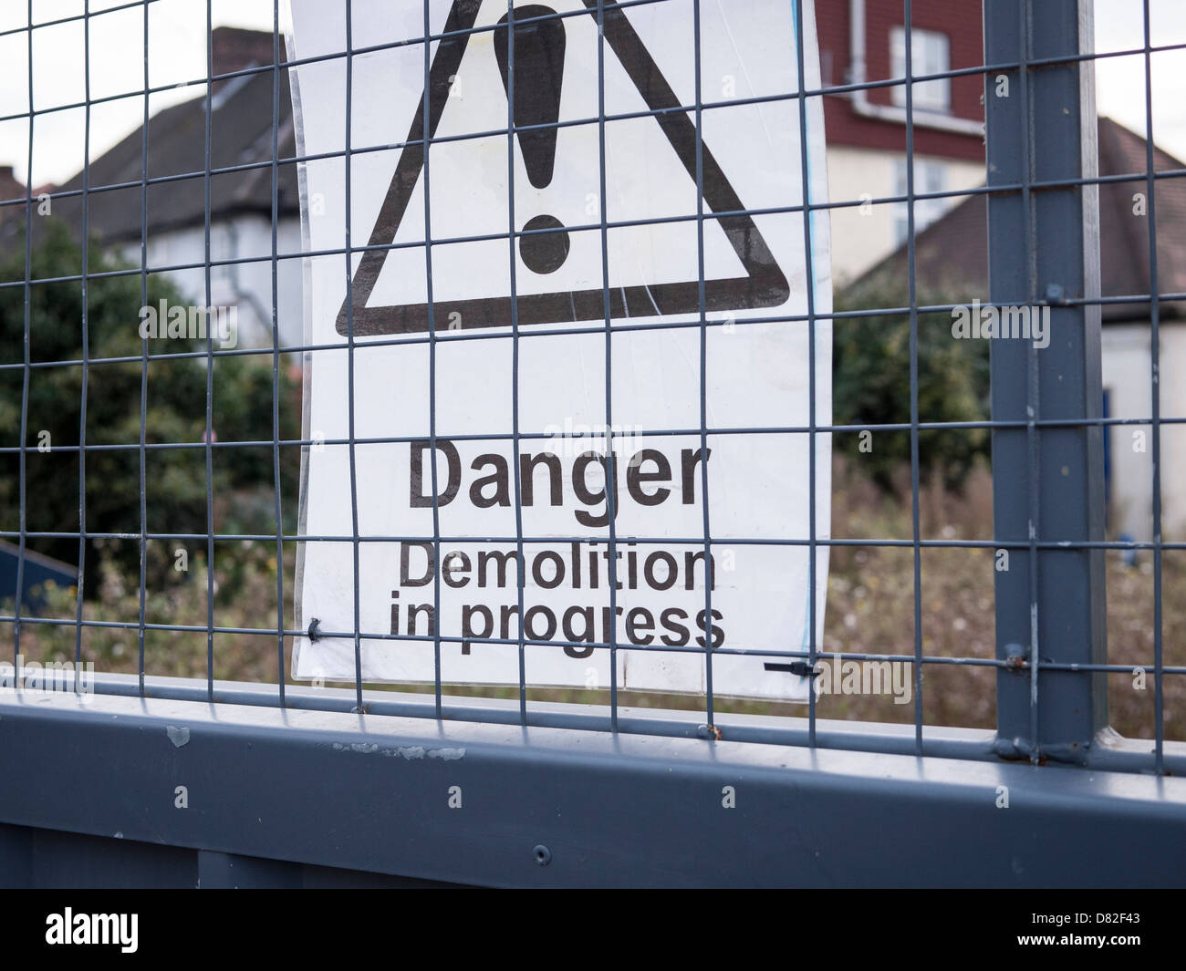 Demolition sign hi-res stock photography and images - Alamy