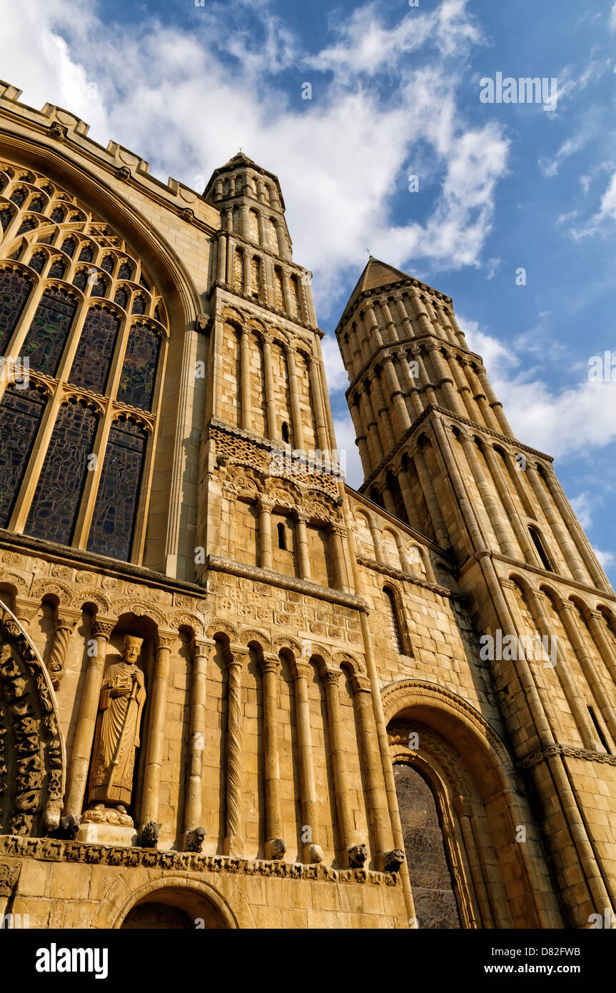 Rochester cathedral sculpture hi-res stock photography and images - Alamy