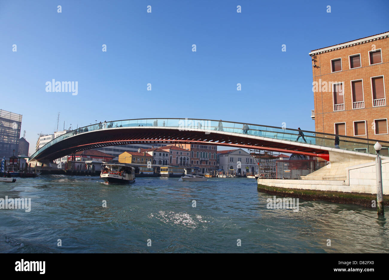 Ponte della Costituzione (Constitution Bridge) or Calatrava Bridge over ...