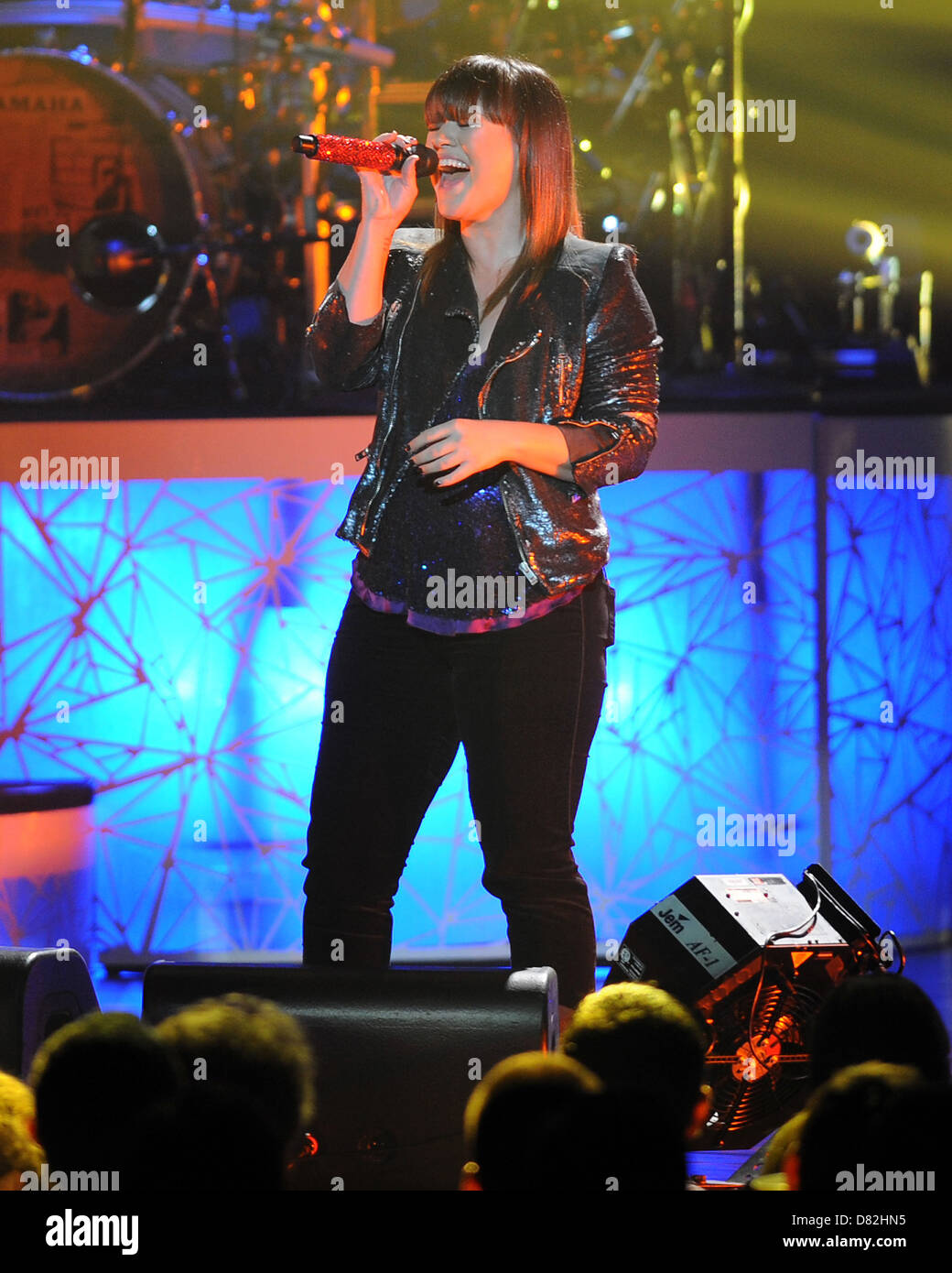 Kelly Clarkson performs on her 'Stronger' tour at the Seminole Hard ...