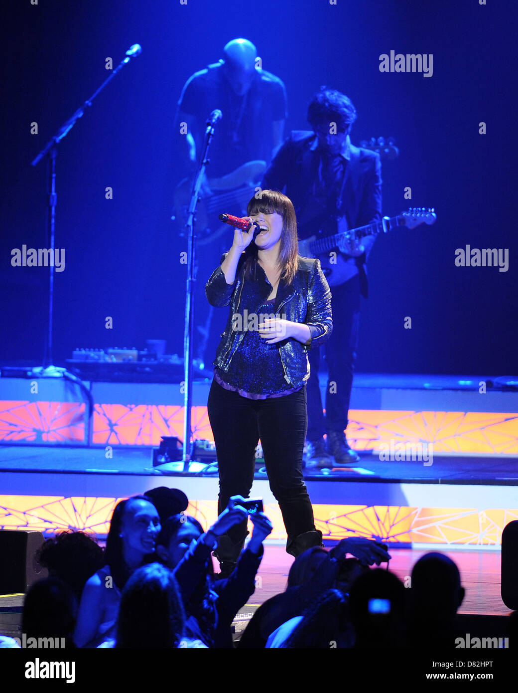 Kelly Clarkson performs on her 'Stronger' tour at the Seminole Hard ...