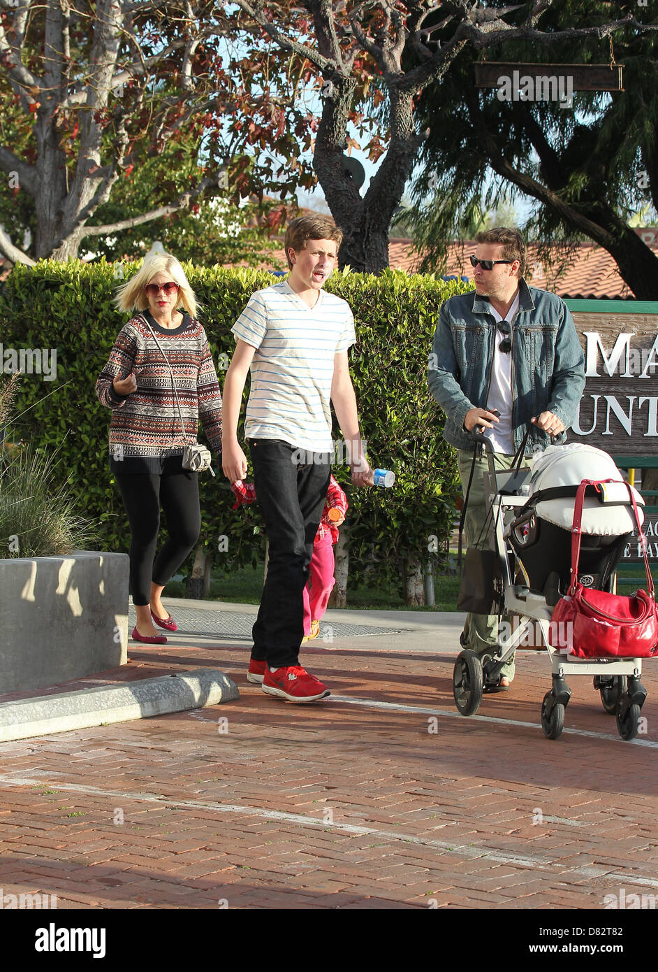 Tori Spelling, Jack McDermott, Stella McDermott and Dean McDermott ...