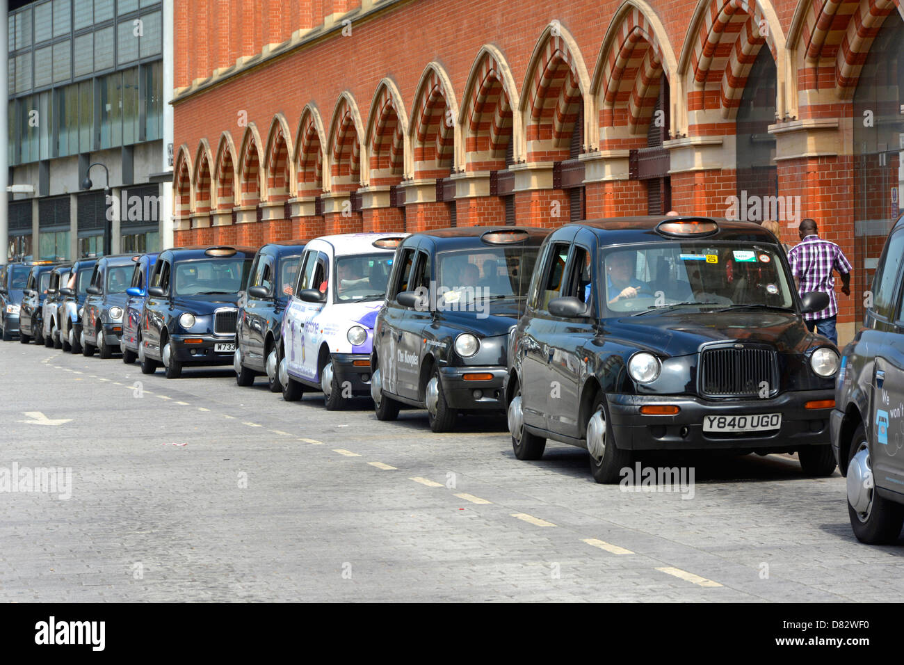 London taxi rank hi-res stock photography and images - Alamy