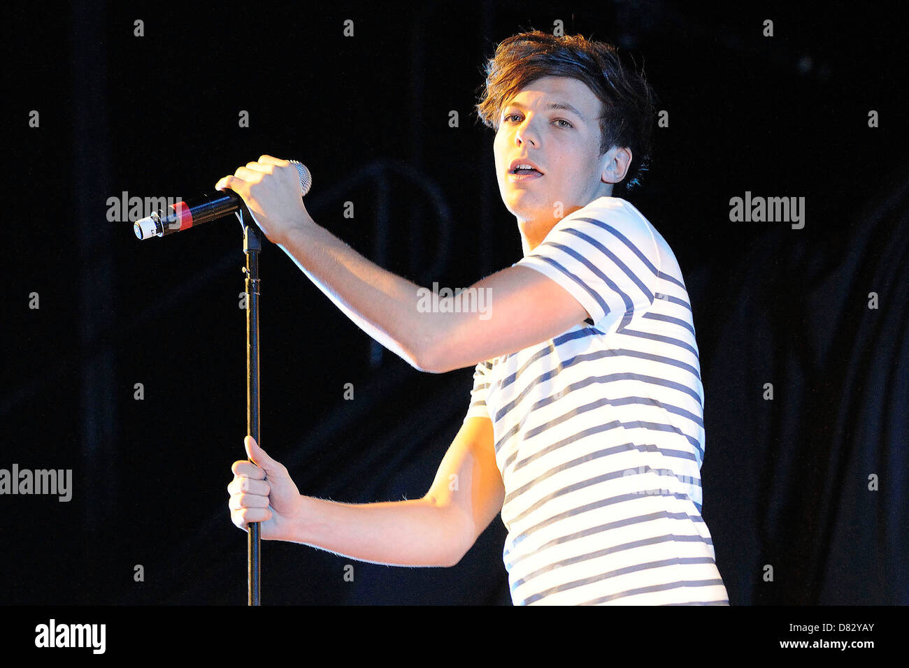 Louis Tomlinson One Direction performs on stage at The Air Canada ...