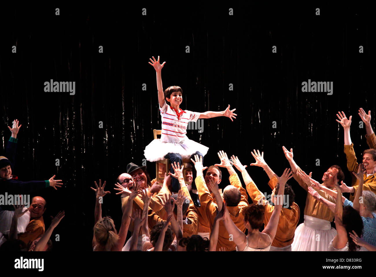 Cast The final performance of "Billy Elliot"on Broadway at the Imperial ...