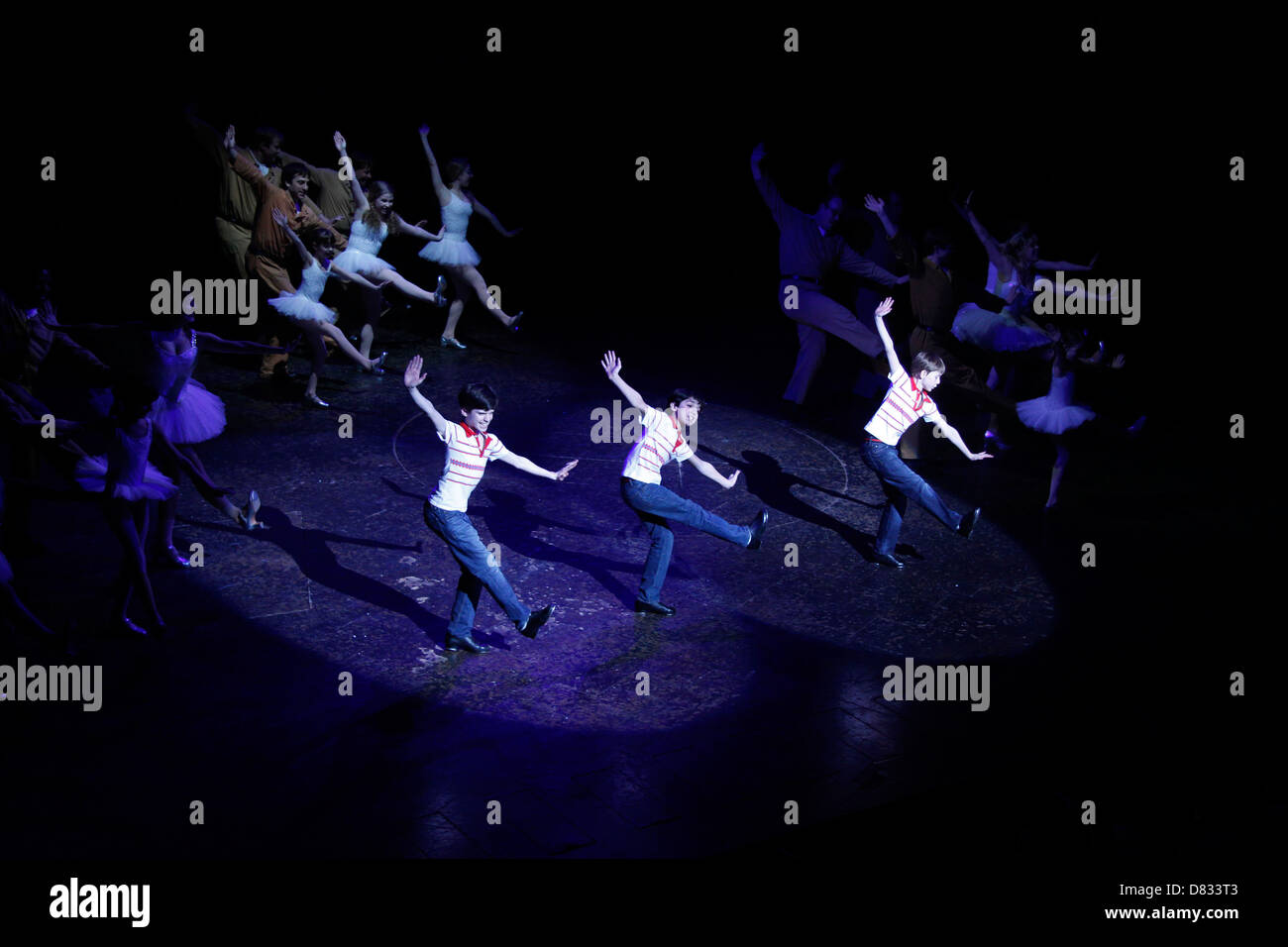 Cast The final performance of "Billy Elliot"on Broadway at the Imperial ...