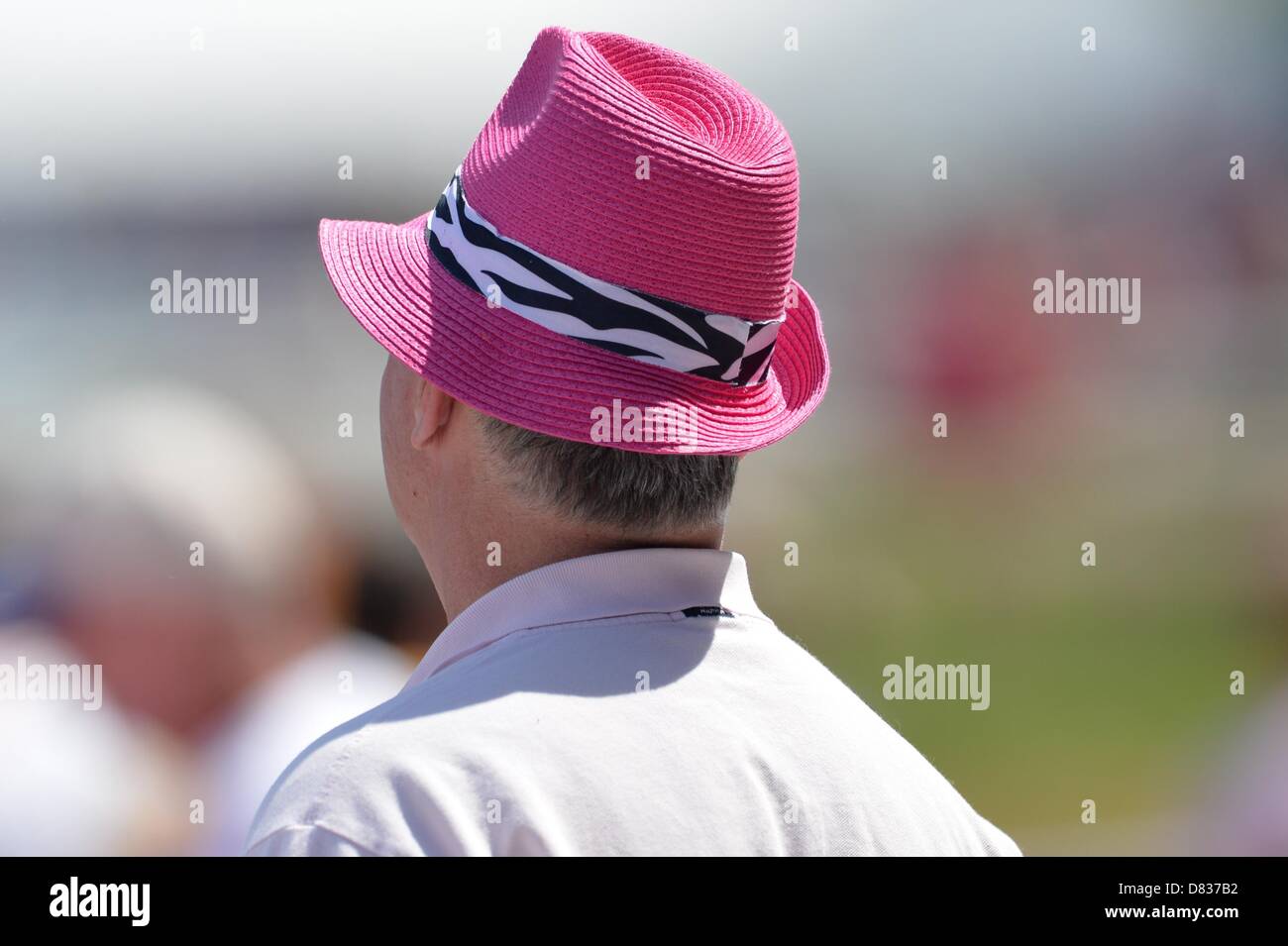 Baltimore, Maryland, USA. 17th May 2013. A horse racing fan wears a ...