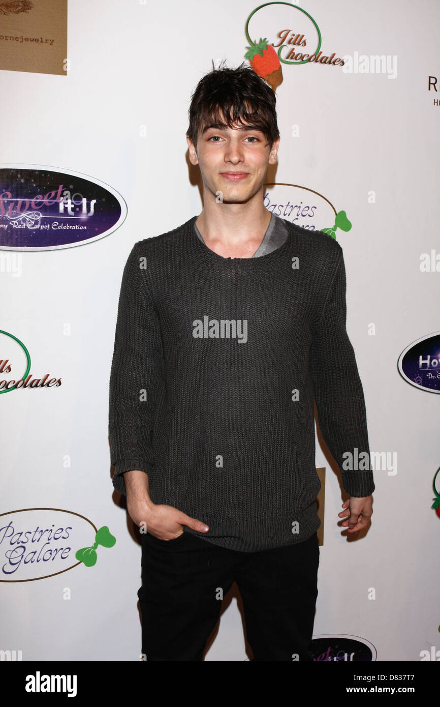 Alexander Newton How Sweet It Is Pre-Grammy Red Carpet Celebration at ...