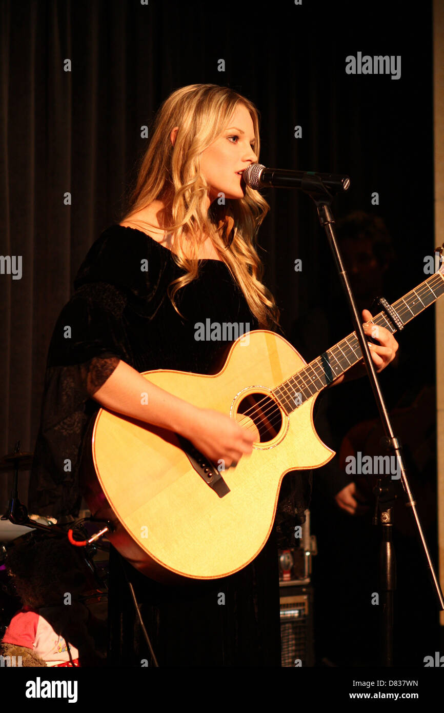Alys Longmate How Sweet It Is Pre-Grammy Red Carpet Celebration at the ...
