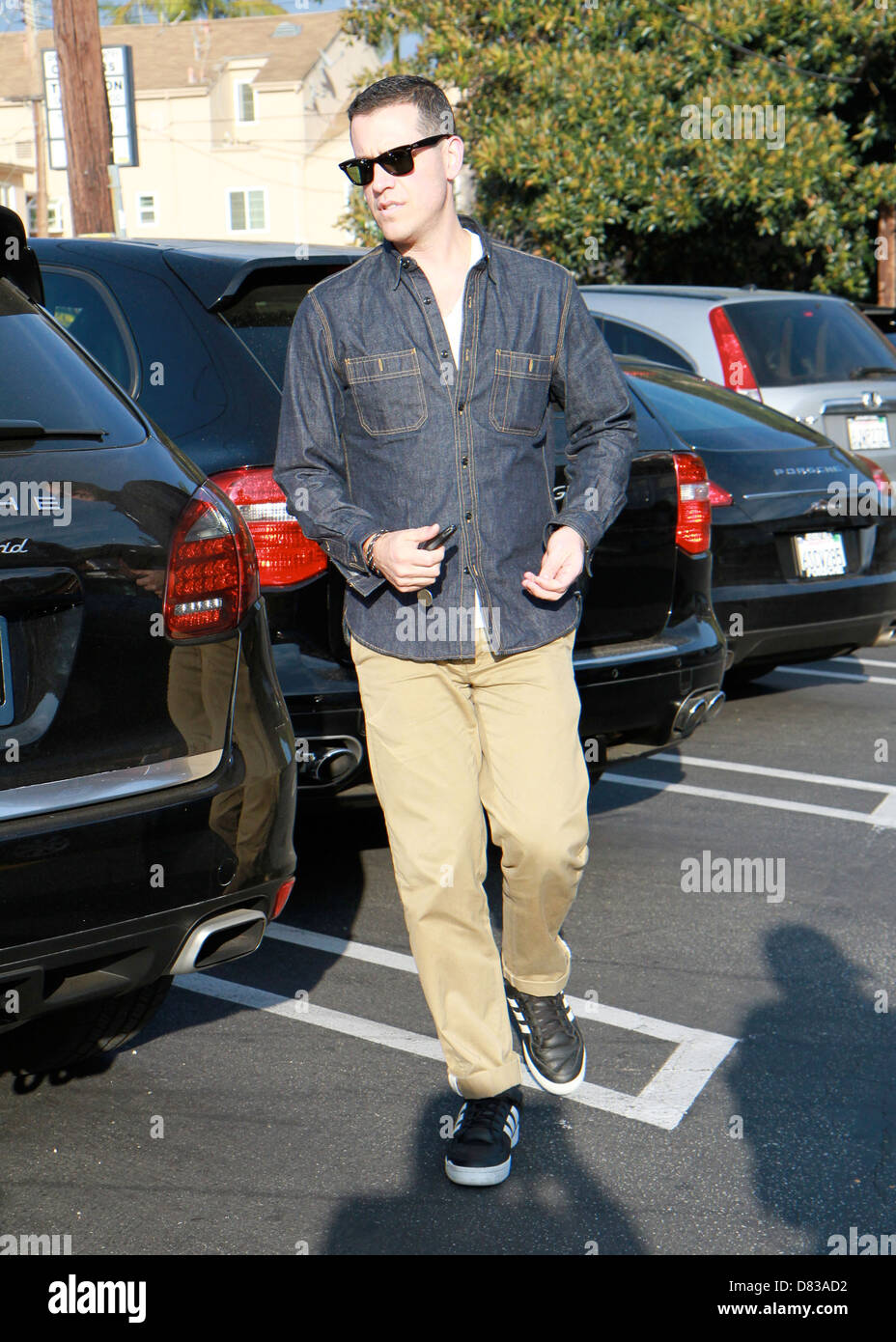 Jim Toth leaving Brentwood Country Mart Brentwood, California - 12.02. ...